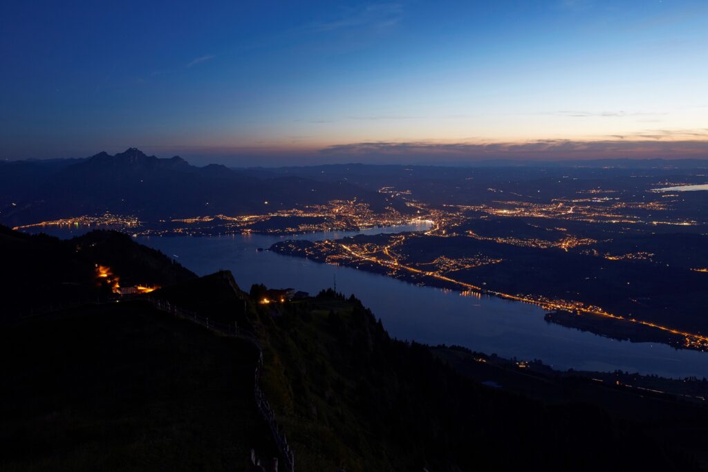 Für Bahnbegeisterte, Romantiker und Geniesser: Rigi im Sommer 2023 ...
